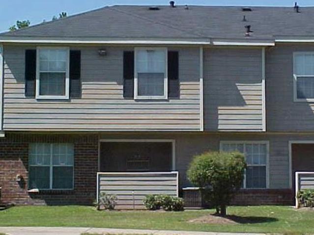 3 BR, 2 BA Apartment 3322 Yellowstone Blvd Houston, TX 77021