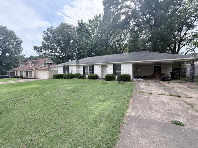 3 BR, 2 BA Apartment 3331 Fox Chase Dr, Memphis, TN 38115
