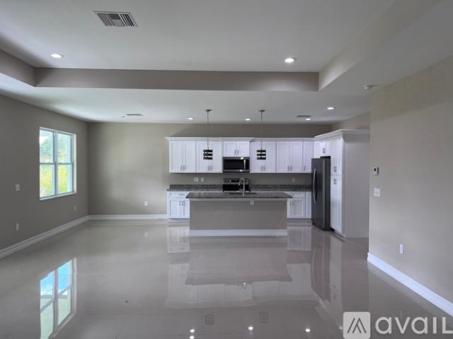 3 BR, 2 BA Apartment 335 4th Ave, LaBelle, FL 33935
