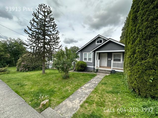 3 BR, 2 BA Apartment 33913 Pine Street, Abbotsford, BC V2S 2P4