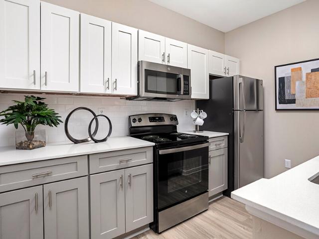 3 BR, 2 BA Apartment 33 Lynn Batts Ln Unit 4304, San Antonio, TX 78218
