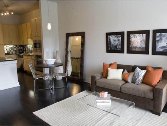 3 BR, 2 BA Apartment 4400 N Lamar Blvd, Austin, TX 78756
