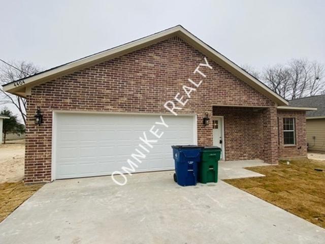 3 BR, 2 BA Apartment 4404 Harris St, Greenville, TX 75401