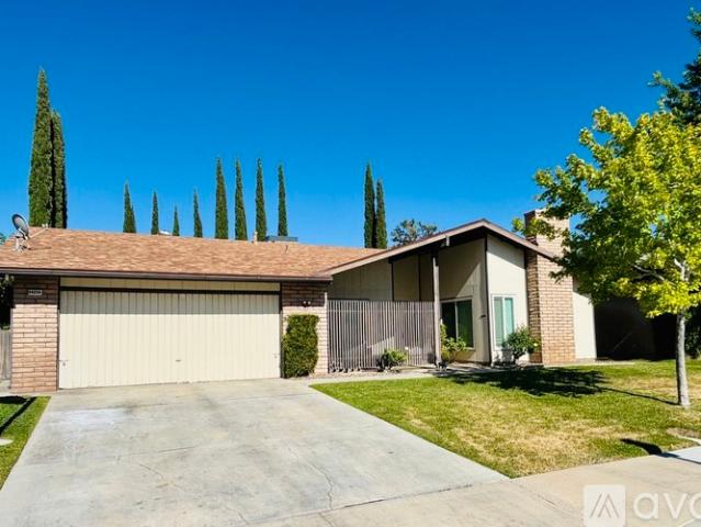 3 BR, 2 BA Apartment 44234 Shad St, Lancaster, CA 93536