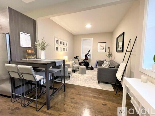 3 BR, 2 BA Apartment 4435 N Paulina St, Unit 4435 #2, Chicago, IL 60640