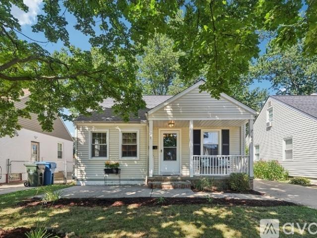3 BR, 2 BA Apartment 446 Huntmere Drive, Bay Village, OH 44140