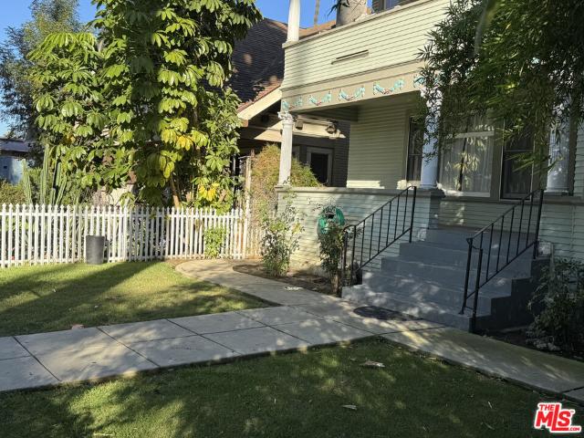 3 BR, 2 BA Apartment 446 South St Louis Street, Los Angeles, CA 90033