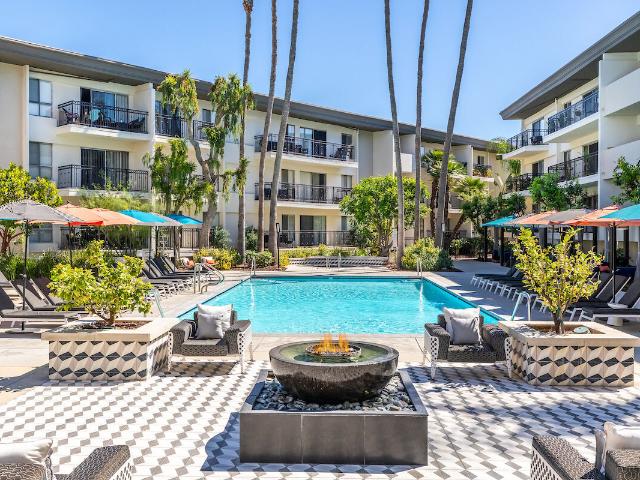 3 BR, 2 BA Apartment 4470 Woodman Avenue Unit 404, Sherman Oaks, CA 91423