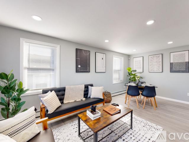 3 BR, 2 BA Apartment 44 Hall St, Unit 2, Providence, RI 02904