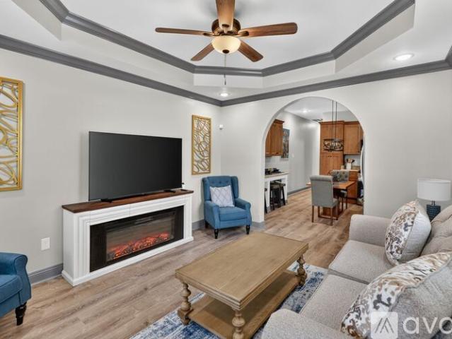 3 BR, 2 BA Apartment 4521 Elba Street, New Orleans, LA 70125