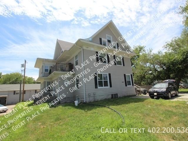 3 BR, 2 BA Apartment 4529 Holdrege Apt, Lincoln, NE 68503