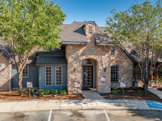 3 BR, 2 BA Apartment 4611 E Houston St Unit 0306, San Antonio, TX 78220