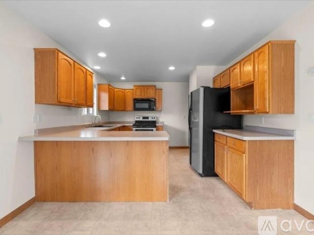 3 BR, 2 BA Apartment 4620 Fox Grove Road, Unit 4620, Sheboygan, WI 53081
