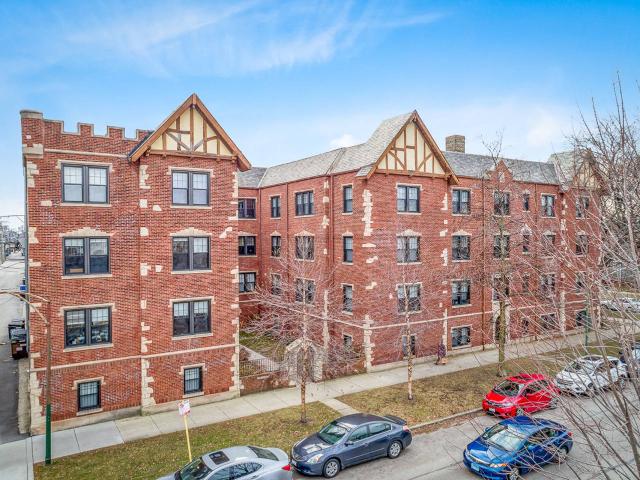 3 BR, 2 BA Apartment 4651 North Wolcott Avenue Unit 1827L G, Chicago, IL 60640