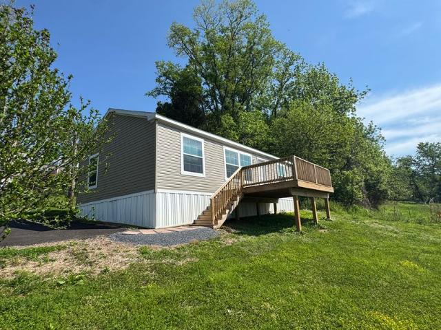 3 BR, 2 BA Apartment 465 Royal Manor Rd, Easton, PA 18042
