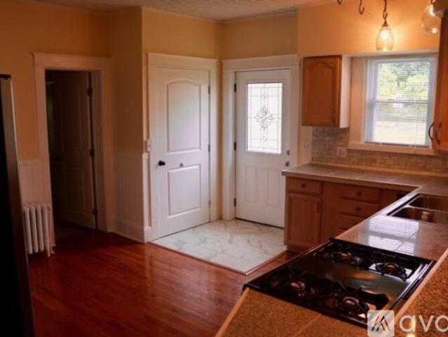 3 BR, 2 BA Apartment 470 South Ave, Unit A, Elmira, NY 14901