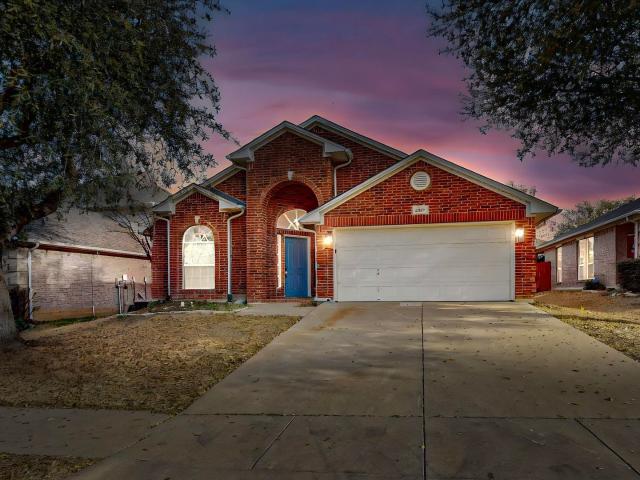3 BR, 2 BA Apartment 4817 Valley Springs Trl, Fort Worth, TX 76244