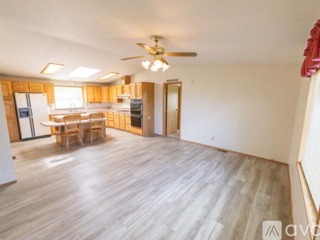 3 BR, 2 BA Apartment 481 South Pomona Road, Yakima, WA 98901