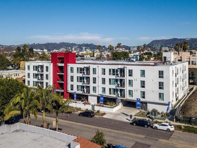 3 BR, 2 BA Apartment 4847 Oakwood Avenue Unit 216, Los Angeles, CA 90004