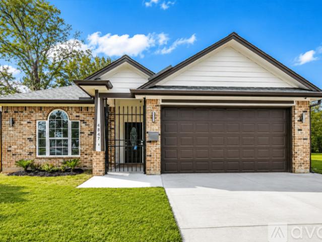 3 BR, 2 BA Apartment 4847 Sunflower St, Houston, TX 77033