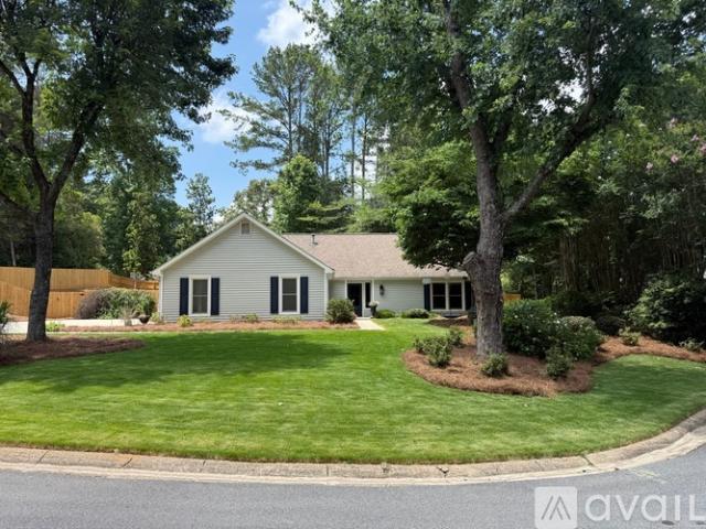 3 BR, 2 BA Apartment 4853 Creekland Trce, Marietta, GA 30062