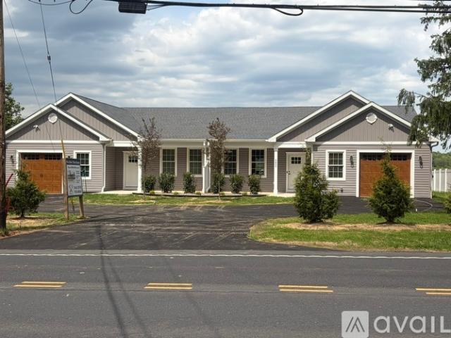 3 BR, 2 BA Apartment 4893 West Swamp Road, Doylestown, PA 18902