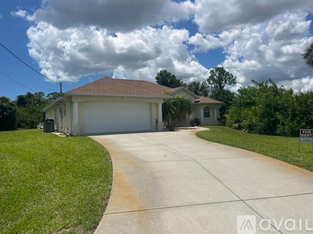 3 BR, 2 BA Apartment 48 Par View Court, Rotonda West, FL 33947