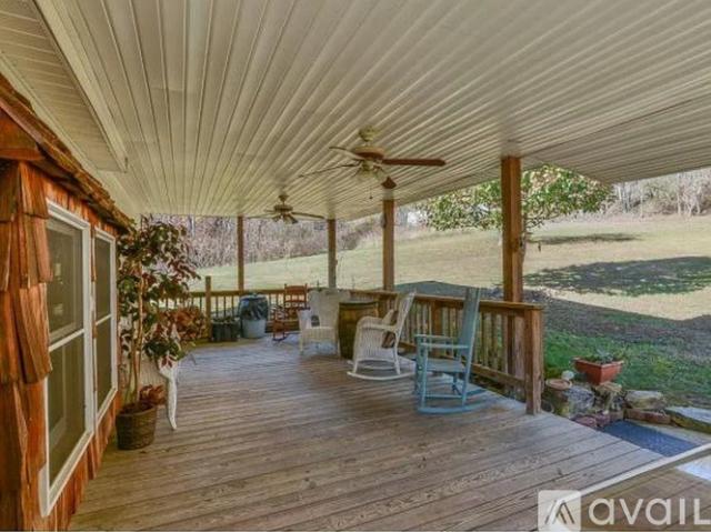 3 BR, 2 BA Apartment 492 Olinger Drive, Kingsport, TN 37660