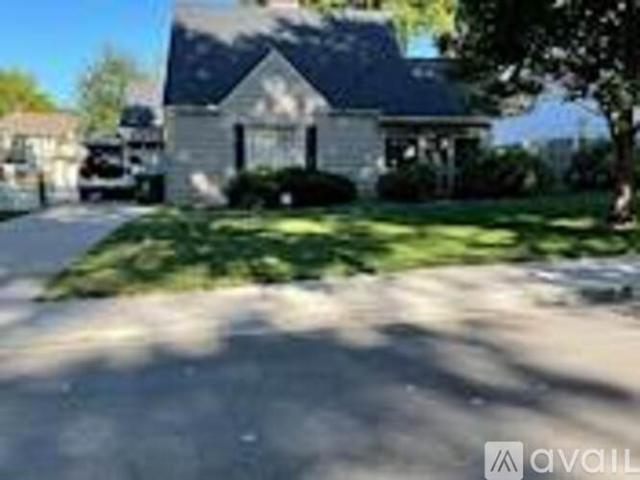 3 BR, 2 BA Apartment 4943 Adams Street, Westwood, KS 66205