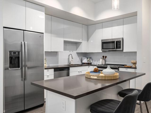 3 BR, 2 BA Apartment 4950 West Prescott Street Unit 03302, Tampa, FL 33616