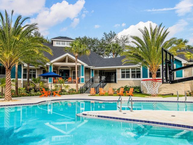 3 BR, 2 BA Apartment 4000 Southwest 37th Street Unit 2x2 w/ Den 2 Priced By Bed, Gainesville, FL 32608