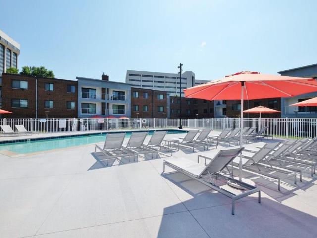 3 BR, 2 BA Apartment 400 420 Ford Rd Unit 208, Minneapolis, MN 55426