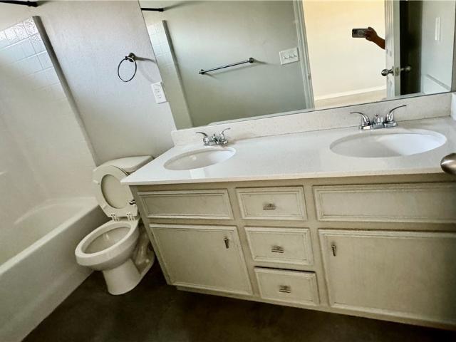 3 BR, 2 BA Apartment 400 Lowes Boulevard, Killeen, TX 76542