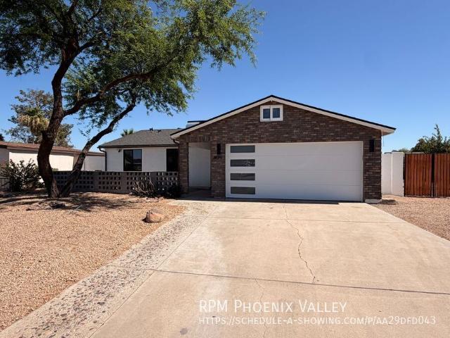 3 BR, 2 BA Apartment 4019 E Surrey Ave, Phoenix, AZ 85032