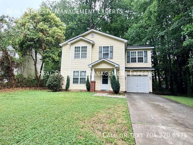4 BR, 2.5 BA Apartment 4025 Oakwood Rd, Charlotte, NC 28269