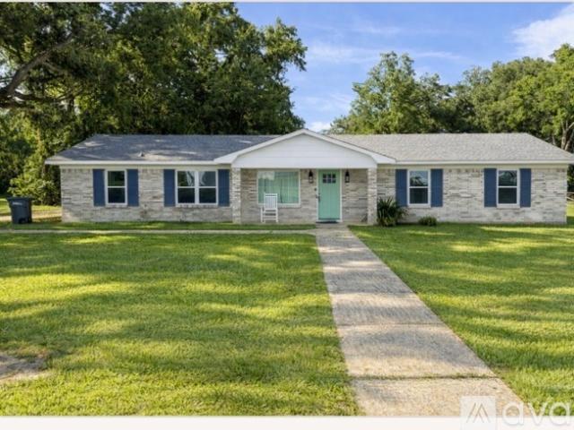 3 BR, 2 BA Apartment 404 W 9th Avenue, Foley, AL 36535