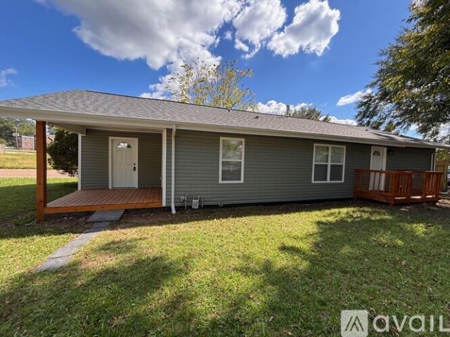 3 BR, 2 BA Apartment 440 E Deaderick St, Jackson, TN 38301