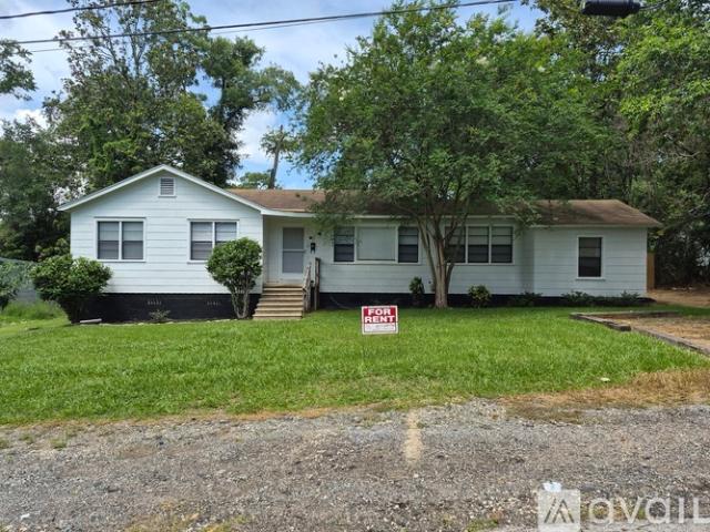 3 BR, 2 BA Apartment 404 Murat Street, Tallahassee, FL 32304