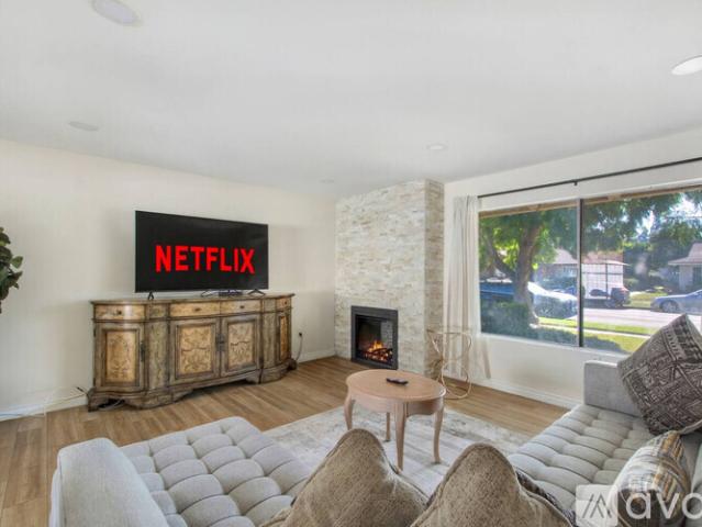 3 BR, 2 BA Apartment 405 Nobel Ave, Unit A, Santa Ana, CA 92707