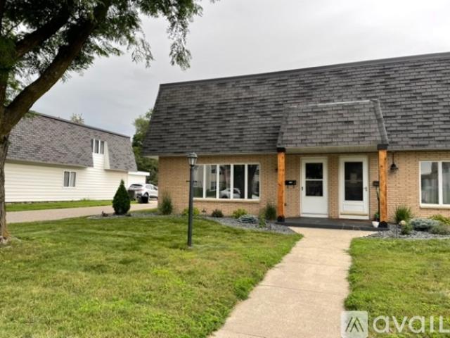 3 BR, 2 BA Apartment 408 Holly Ln, Unit 8, Mankato, MN 56001