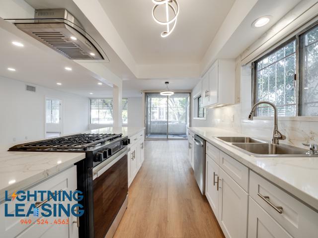 3 BR, 2 BA Apartment 408 N Palm Dr, Beverly Hills, CA 90210