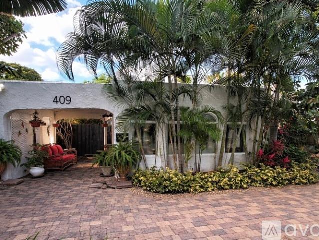 3 BR, 2 BA Apartment 409 35th Street, West Palm Beach, FL 33407