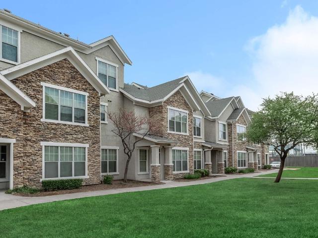 3 BR, 2 BA Apartment 4101 Delafield Lane, Dallas, TX 75227