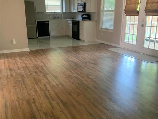 3 BR, 2 BA Apartment 411 South Benge Street, McKinney, TX 75069