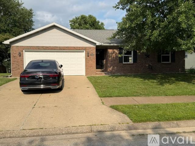 3 BR, 2 BA Apartment 4122 Hedgewood Ct, Newburgh, IN 47630
