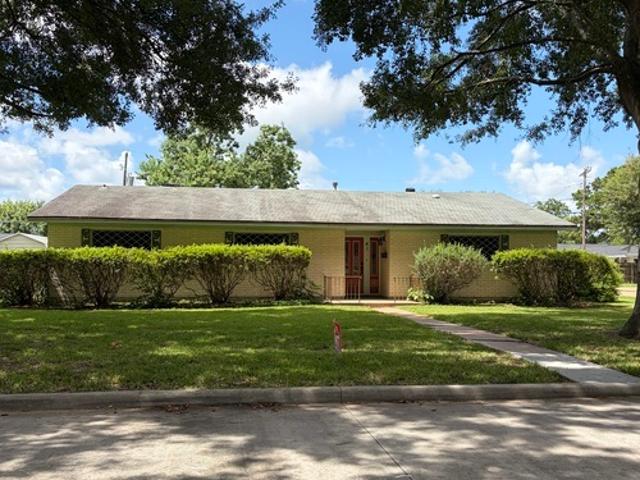 3 BR, 2 BA Apartment 415 33rd Street, Nederland, TX 77627