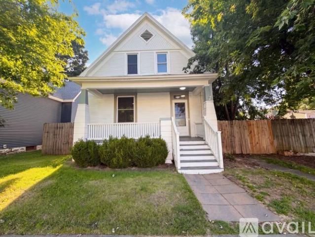 3 BR, 2 BA Apartment 416 N 4th St, Saint Charles, MO 63301