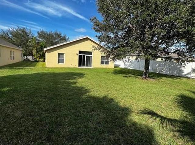 3 BR, 2 BA Apartment 420 Lexington Blvd Southwest, Vero Beach, FL 32962
