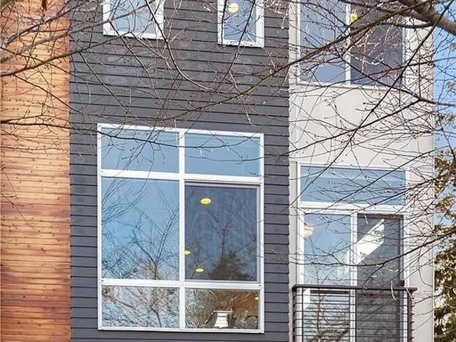 3 BR, 2 BA Apartment 4214 Linden Ave N, Seattle, WA 98103
