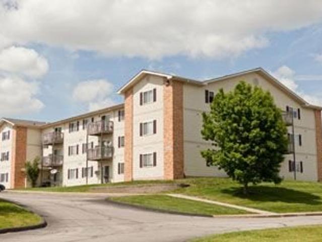 3 BR, 2 BA Apartment 427 Ashton Place, Cedar Rapids, IA 52402